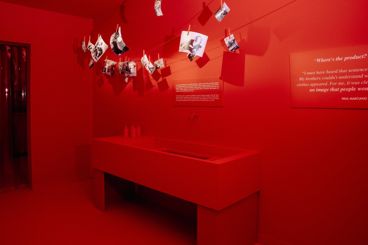 The creation of a Diva: le più belle foto di Guess al MUDEC di Milano ...