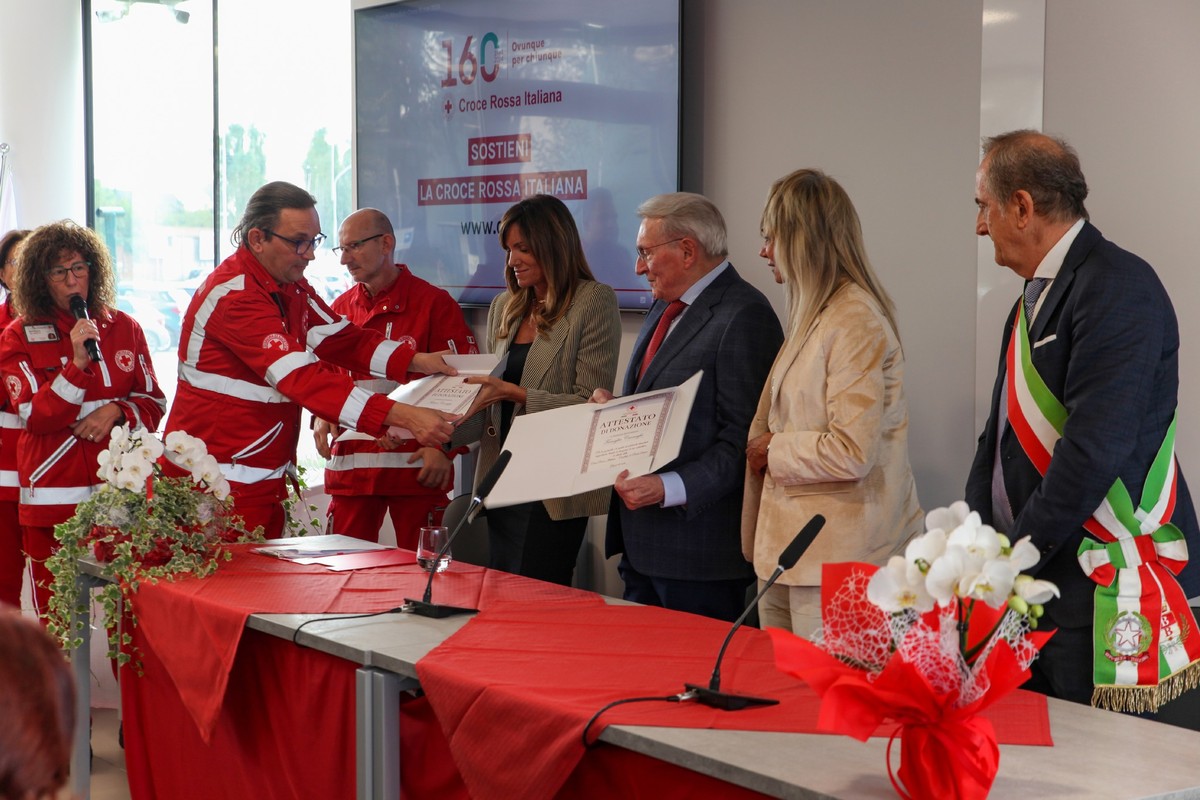 La Croce Rossa inaugura i due nuovi mezzi donati dalla famiglia ...